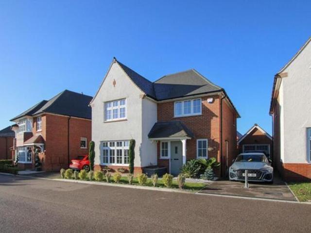 4 Bedroom House Basildon Essex LS101676131