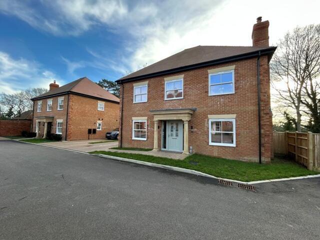 4 Bedroom House Bexhill East Sussex LS98834224