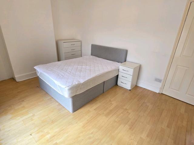 4 Bedroom House Bearwood/Smethwick Furnished