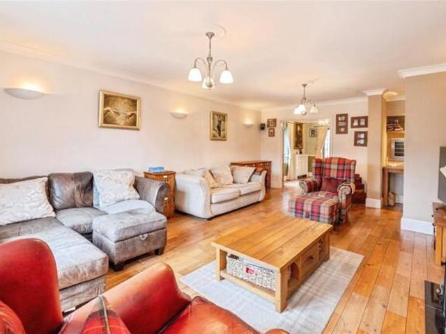 4 Bedroom House Billericay Essex 100685381