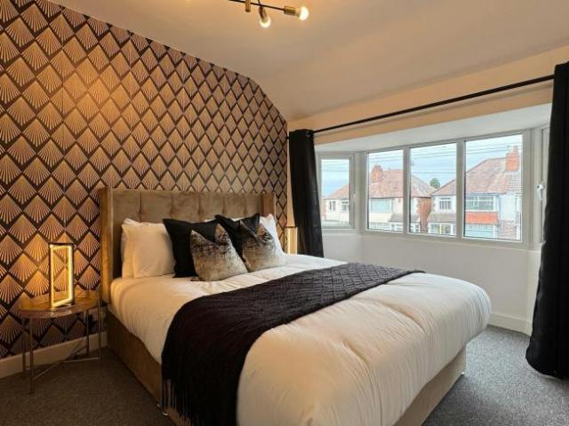4 Bedroom House Birmingham Birmingham LS89734956