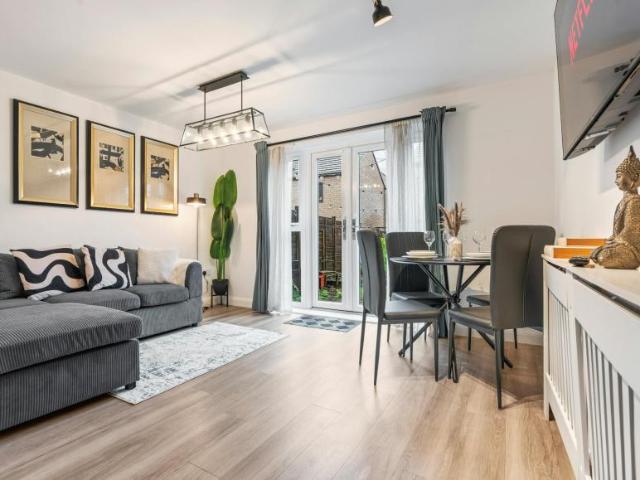 4 Bedroom House Birmingham Birmingham 104364361