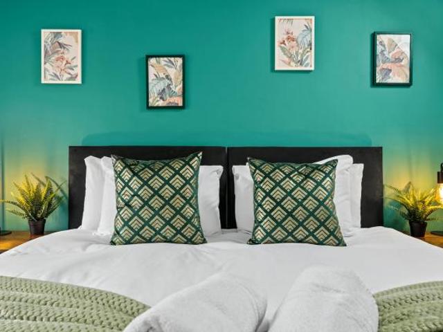 4 Bedroom House Birmingham Birmingham 81431489