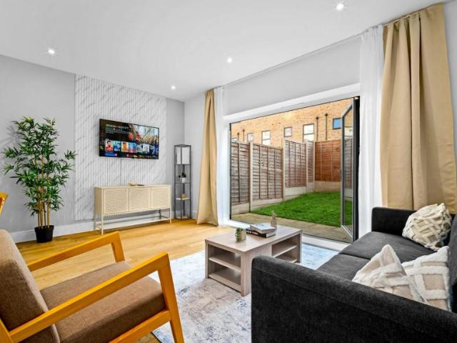 4 Bedroom House Birmingham Birmingham 90355430