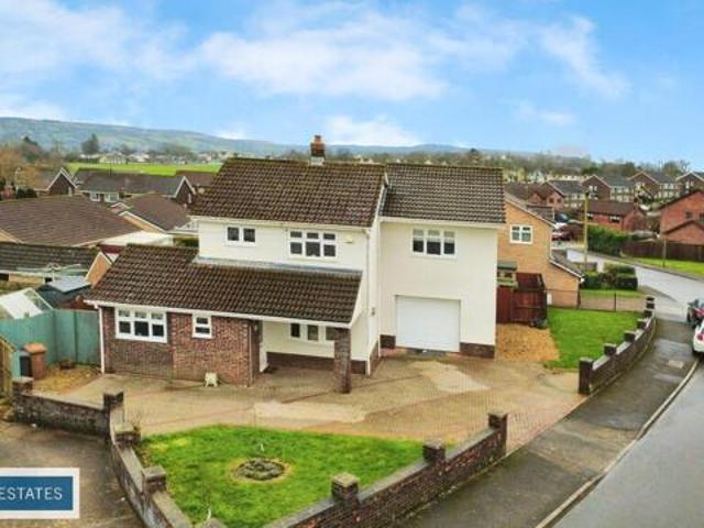 4 Bedroom House Blackwood Greater Manchester LS99642021