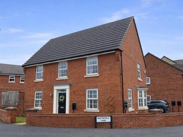 4 Bedroom House Bradford Kirklees LS101678568