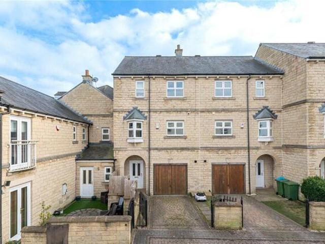 4 Bedroom House Bradford Kirklees LS101278227