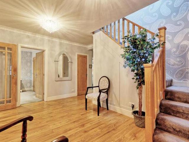 4 Bedroom House Brentwood Essex 100366511