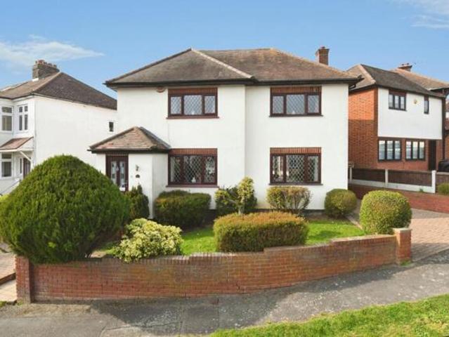 4 Bedroom House Brentwood Essex 101674763