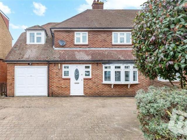 4 Bedroom House Brentwood Essex 99641671
