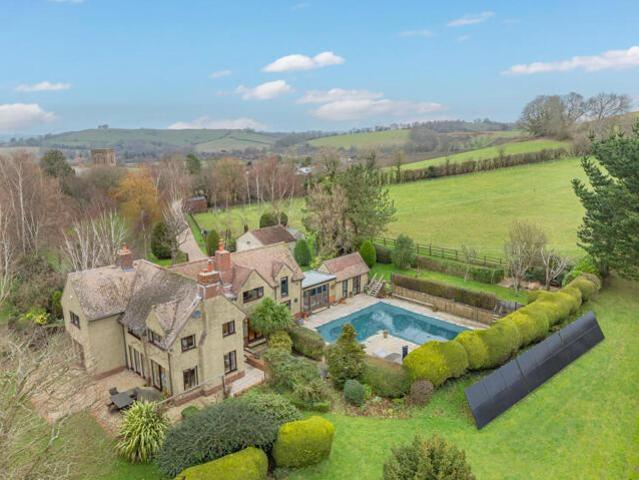 4 Bedroom House Bridport Dorset LS101677299
