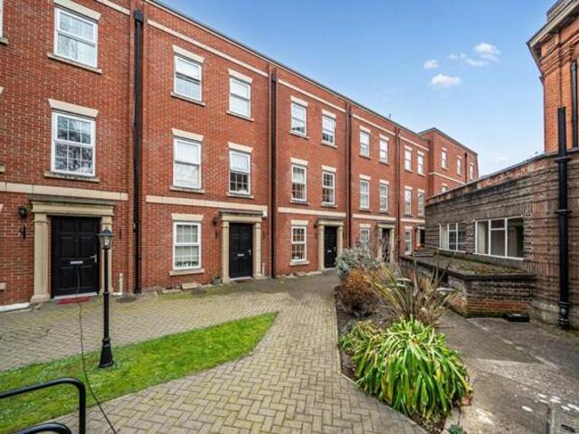 4 Bedroom House Bromley Greater London LS100398685