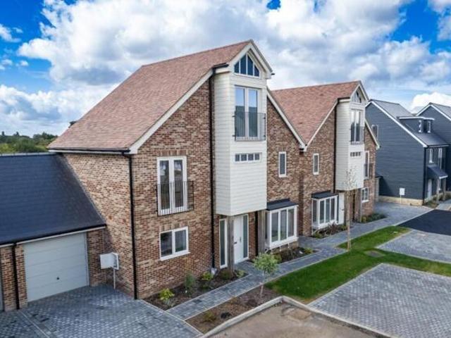 4 Bedroom House Broxbourne Hertfordshire 100058005