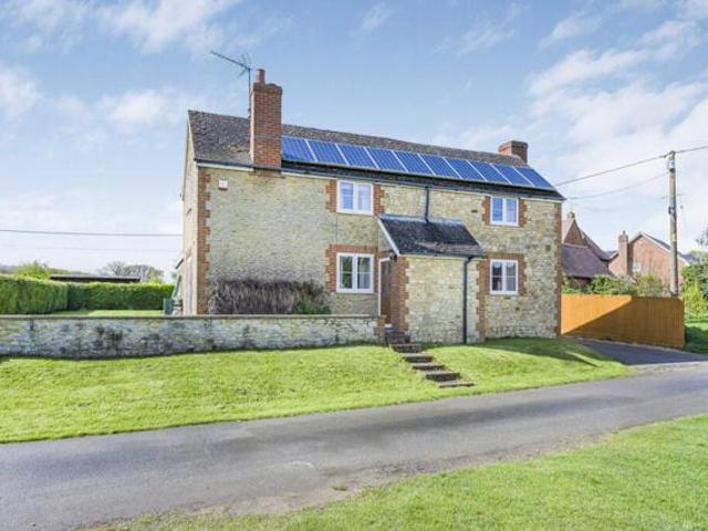 4 Bedroom House Buckingham Buckinghamshire LS100426517