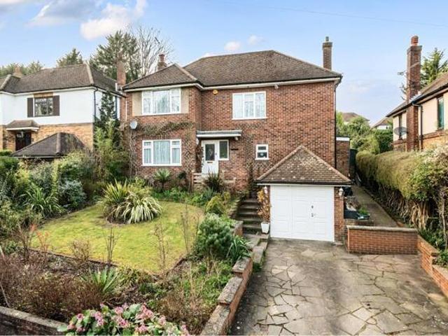 4 Bedroom House Buckinghamshire Buckinghamshire 100132400