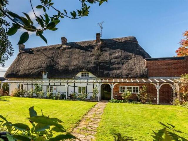 4 Bedroom House Buckinghamshire Buckinghamshire LS99315364
