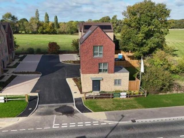 4 Bedroom House Burgess Hill West Sussex LS101996299