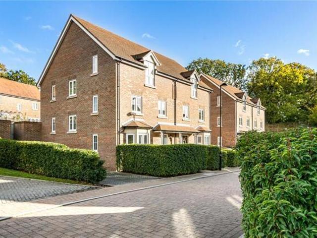 4 Bedroom House Burgess Hill West Sussex LS99608112