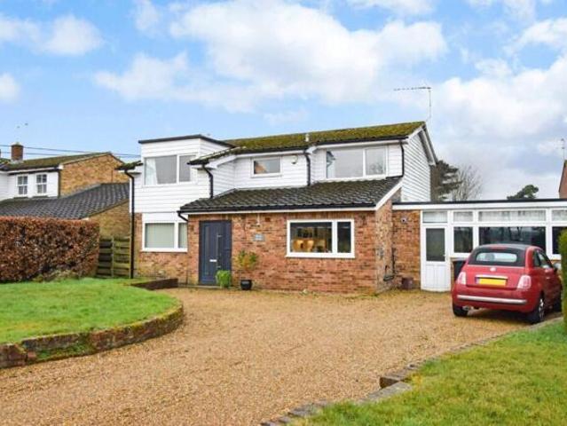 4 Bedroom House Burnham Slough 98834622