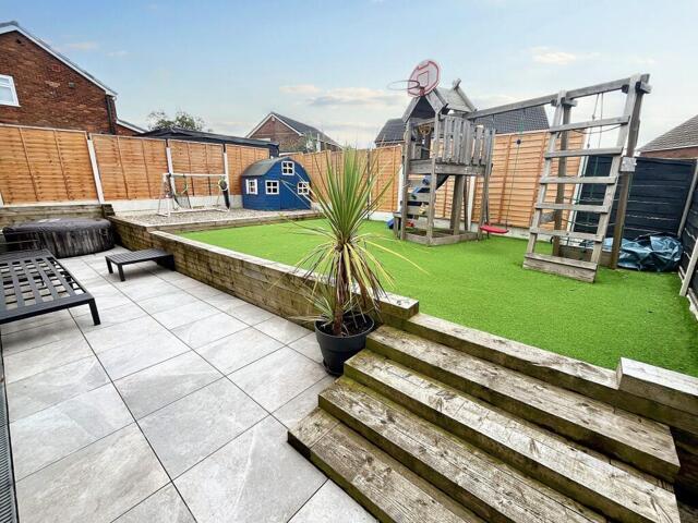 4 Bedroom House Bury Bury LS98649269