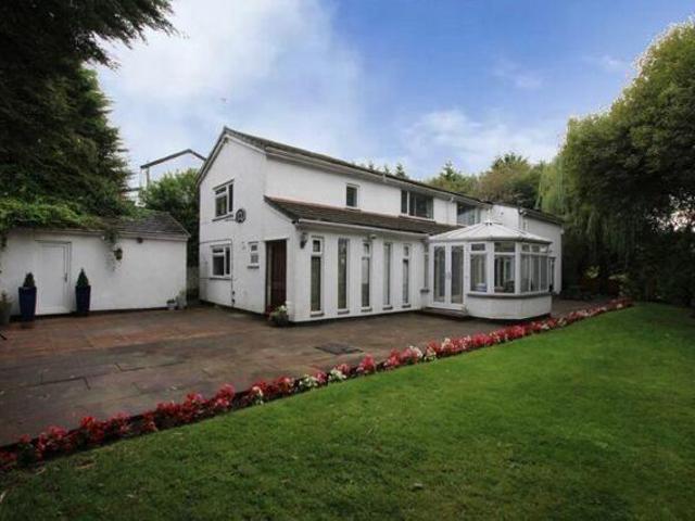 4 Bedroom House Bury Bury LS98377617
