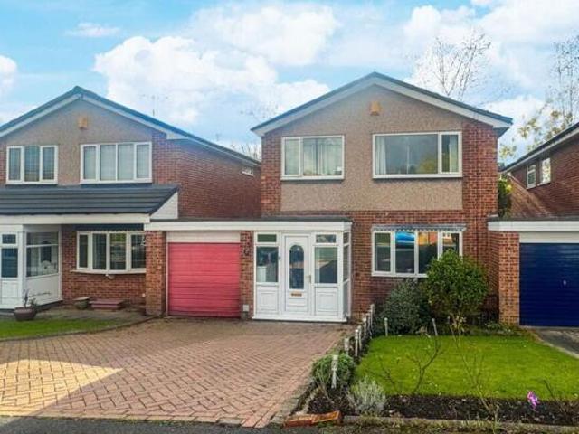 4 Bedroom House Bury Bury LS98386851