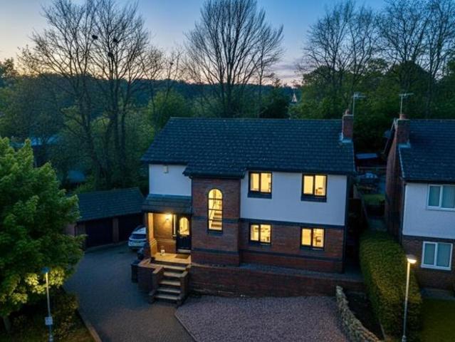 4 Bedroom House Bury Bury LS99029474