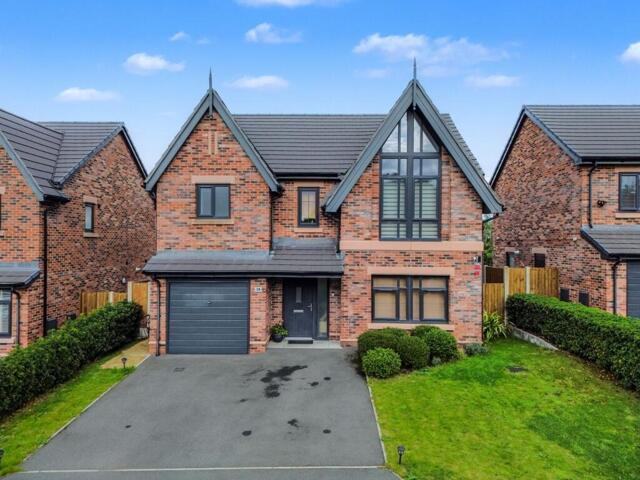 4 Bedroom House Bury Bury LS99029348