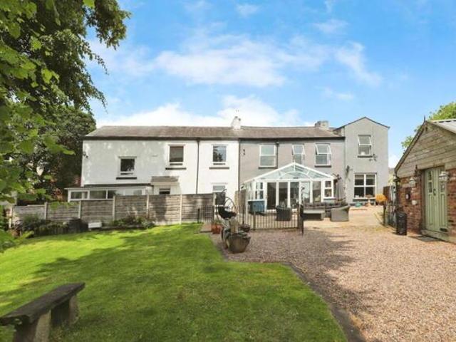 4 Bedroom House Bury Bury 98930151