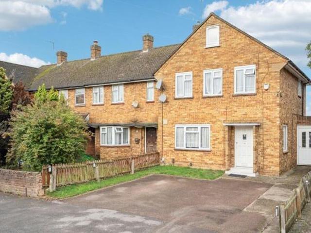 4 Bedroom House Bushey Hertfordshire LS98687465