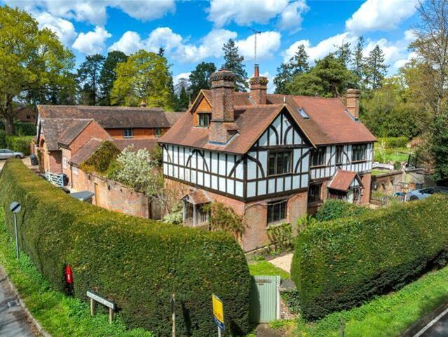 4 Bedroom House Godalming Surrey 101025361
