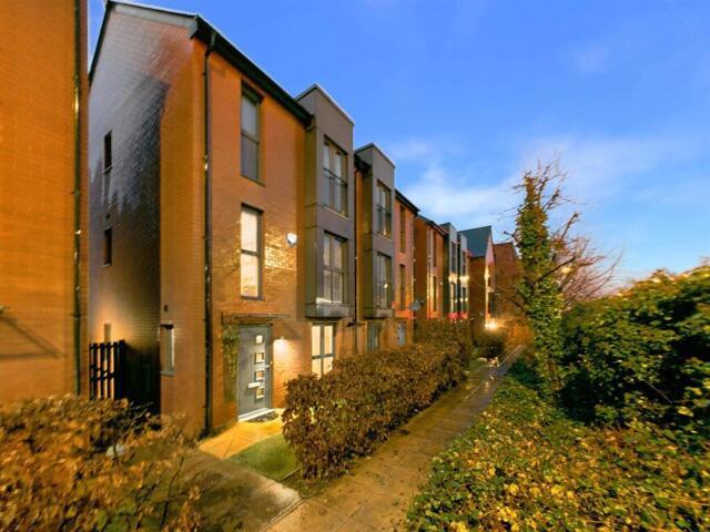 4 Bedroom House Gateshead Tyne Y Wear LS98687435