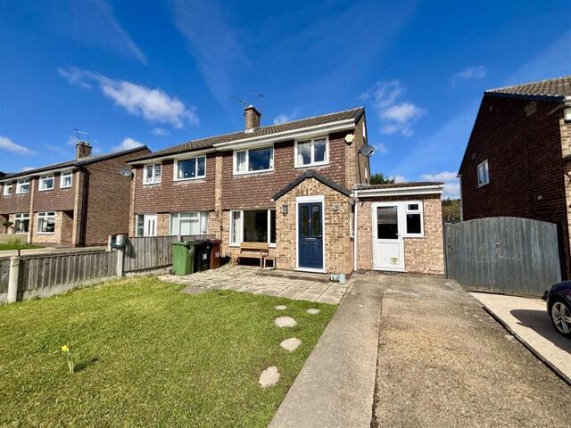 4 Bedroom House Garforth West Yorkshire LS101678744