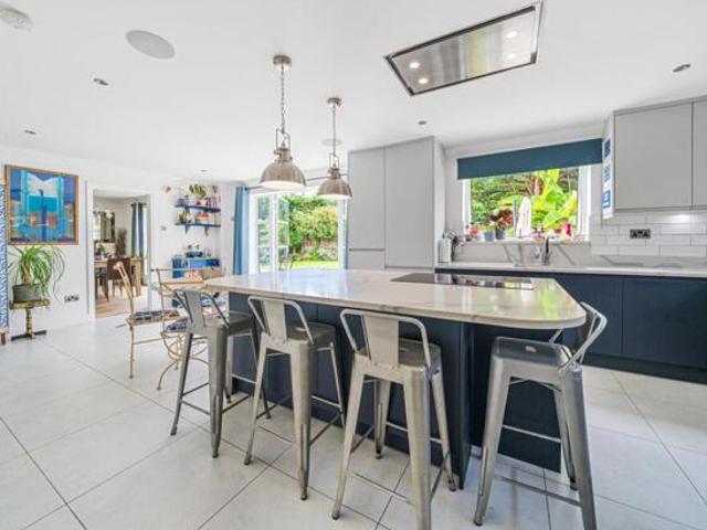 4 Bedroom House Gerrards Cross Buckinghamshire LS100191928