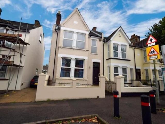 4 Bedroom House Gillingham Medway 99571832