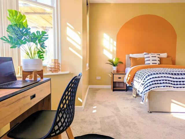 4 Bedroom House Gloucester Gloucester 69902265