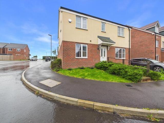 4 Bedroom House Gloucester Gloucestershire 101891873