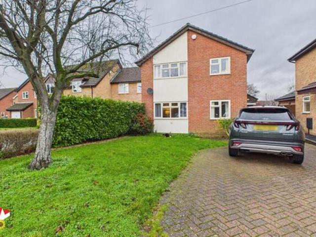 4 Bedroom House Gloucester Gloucestershire 98612425