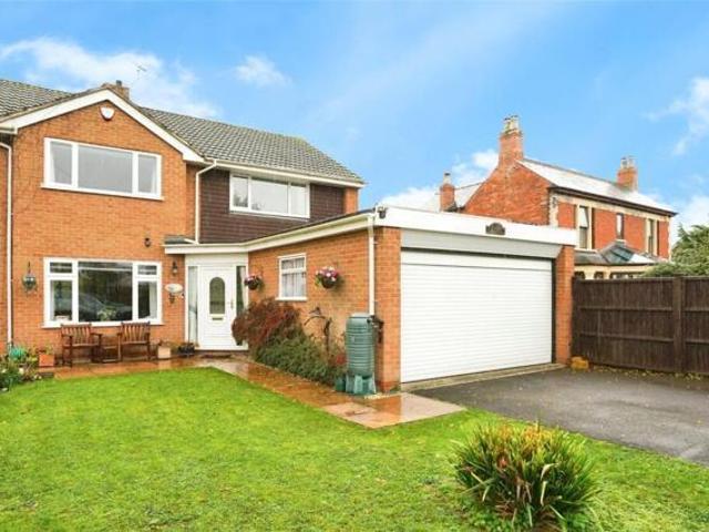 4 Bedroom House Gloucester Gloucestershire 98903510