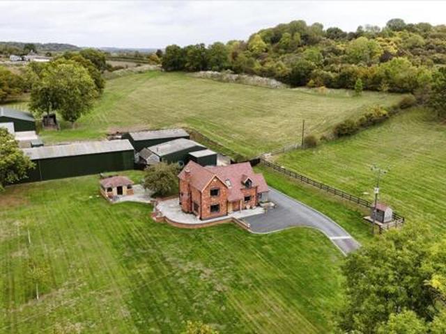 4 Bedroom House Gloucester Gloucestershire LS98377447