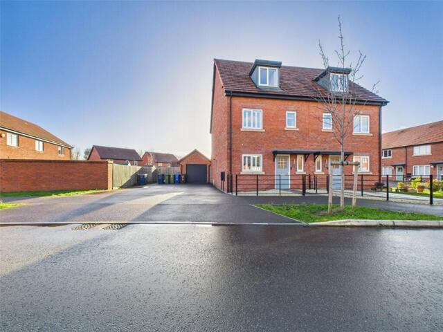 4 Bedroom House Gloucester Gloucestershire LS99773883