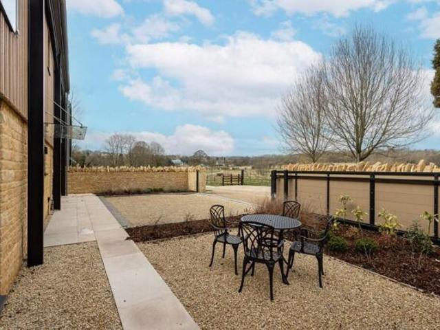 4 Bedroom House Gloucestershire Gloucestershire 101352027