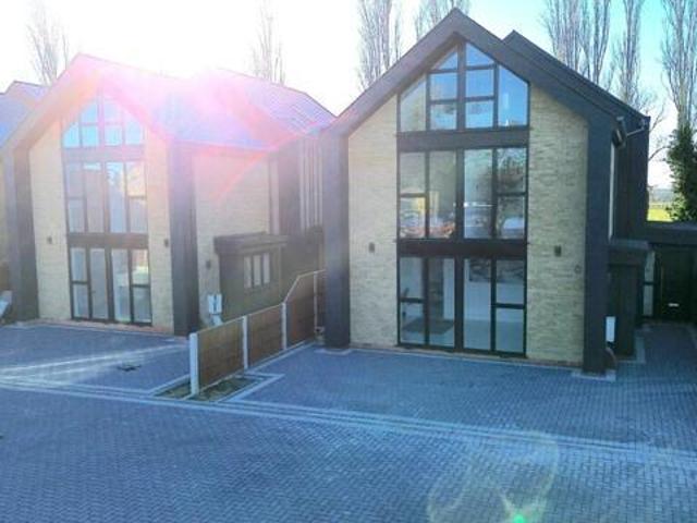4 Bedroom House Great Warley Street Great Warley Street 99688344