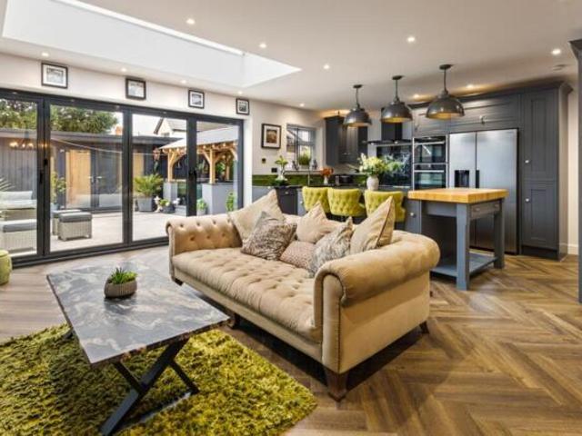 4 Bedroom House Grimsby North East Lincolnshire 98969173