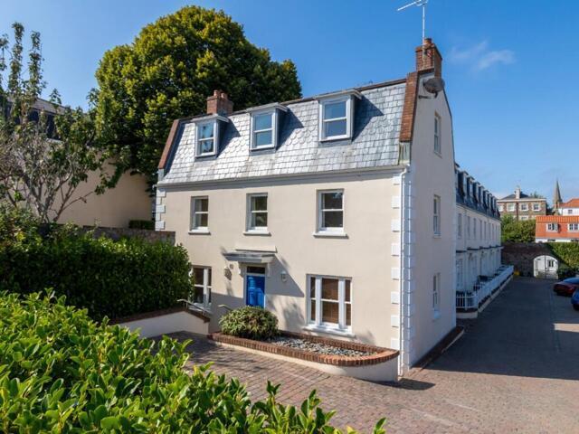 4 Bedroom House Guernsey Guernsey LS100615305