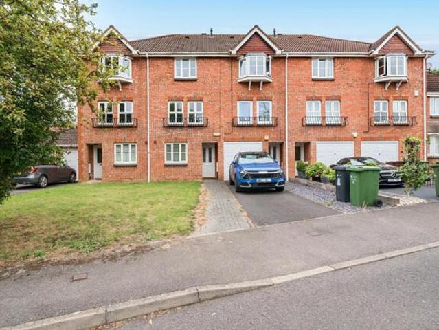 4 Bedroom House Guildford Surrey 98262998