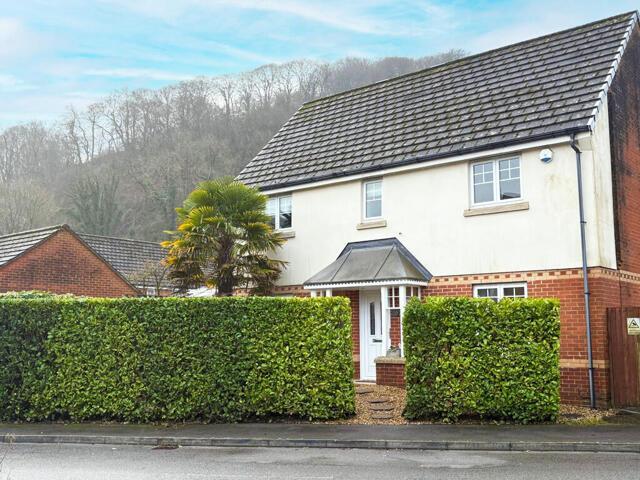 4 Bedroom House Gwaelod Gwaelod 99572090