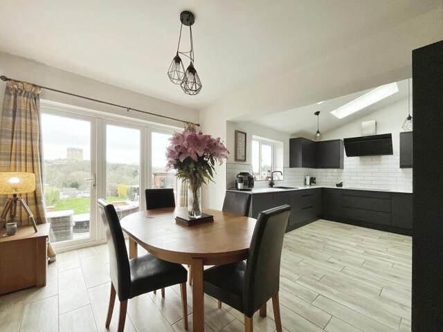 4 Bedroom House Doncaster Doncaster 98687425