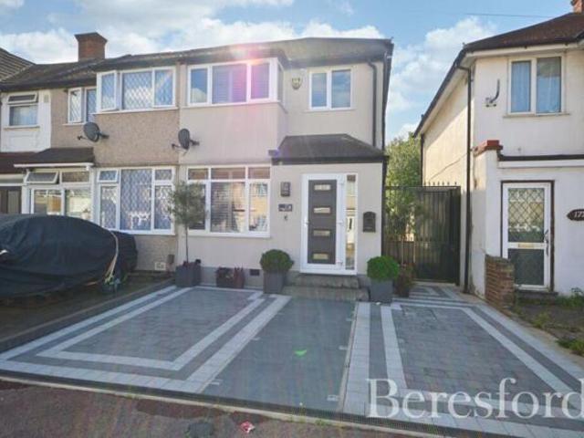 4 Bedroom House Dagenham Greater London 98969078