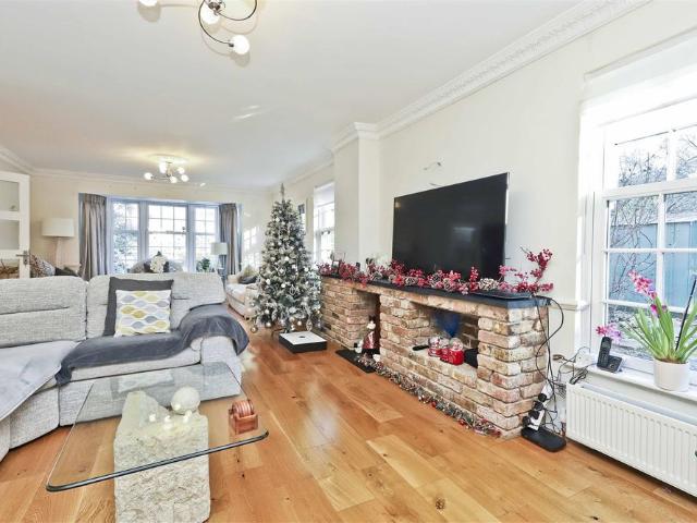 4 bedroom house detached